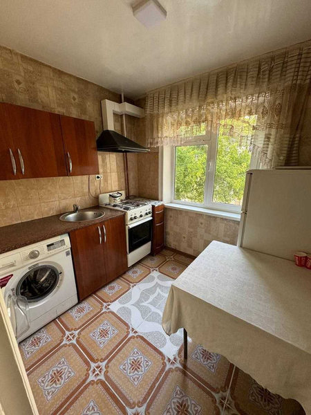 Срочно продаётся 2х комнатная квартира Азиз базар 2- этаж