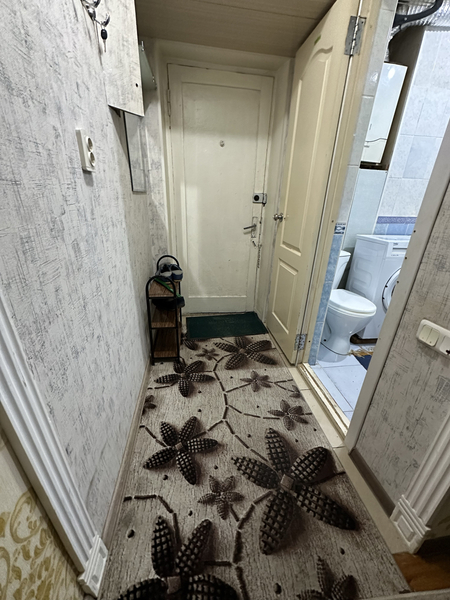 Метро Космонавтов, мебель и техника
