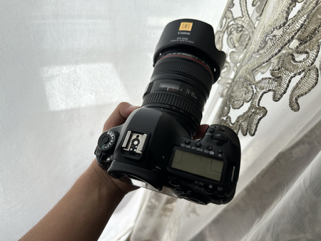 Canon 5D mark3 noviy garaniyasi menen satiladi