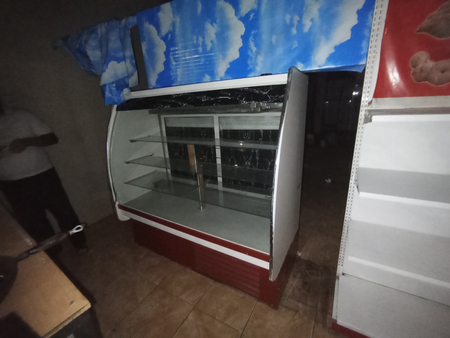 Холодильник сотилади