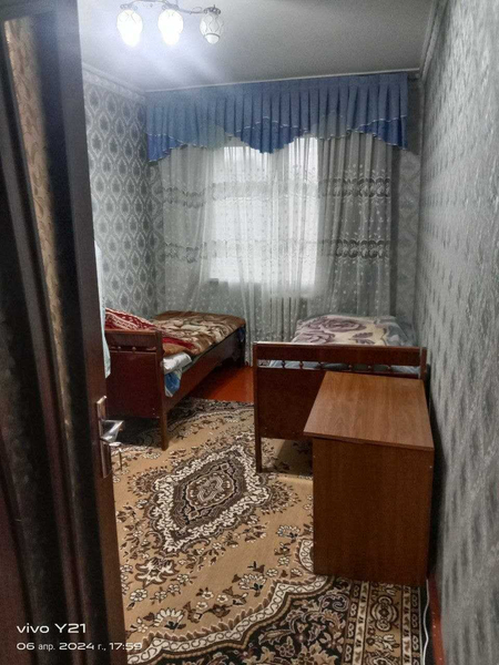 3-etajda joylashgan 3 xonali uy sotiladi