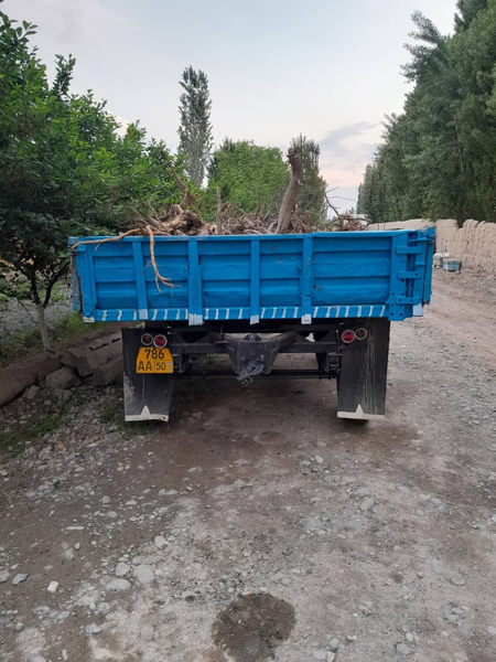Traktor 40 Sotiladi