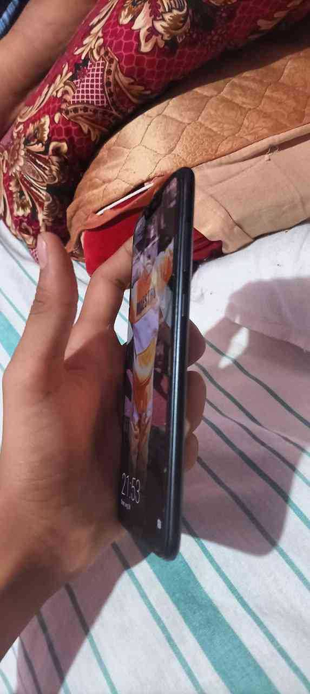 Honor 8c srochna sotiladi