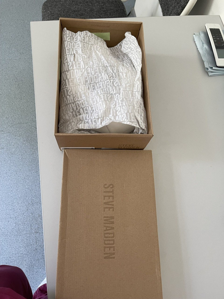 Продаются женские туфли, Steve Madden