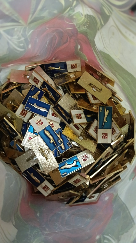 Продам значки про самолеты