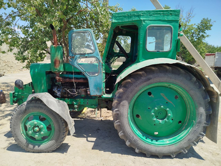 Traktor T40 Srochna sotiladi
