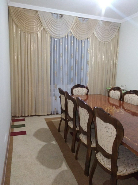 Продаются стол стуля орех