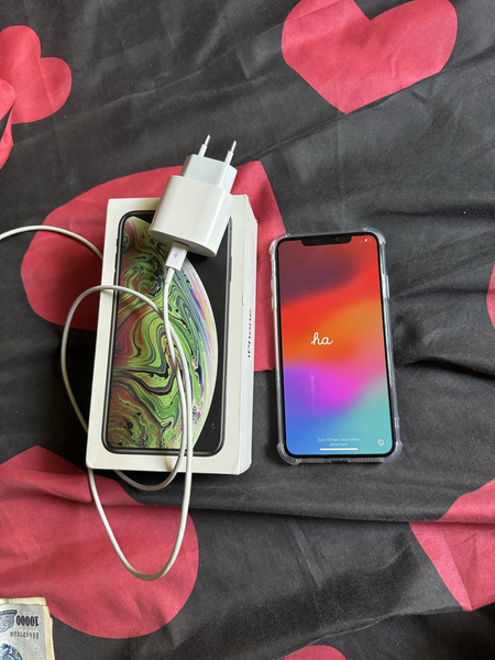 Продаю iphone XS MAX 256 Gb состояния идельное