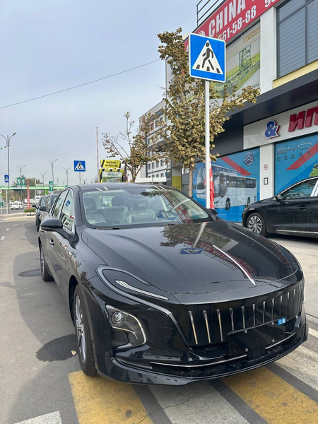 Hongqi E-Qm 5 450km