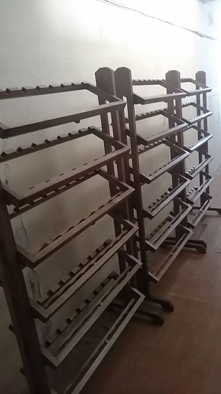 Полки деревянные винные для магазина или ресторана