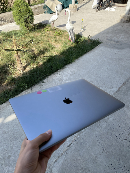 Macbook pro 15-дюймовый, Intel Core I7 с частатой 2,2 ГГц DDR4 16GB
