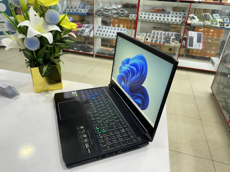 Acer predator helios 300 core i7 10 avlod 16/500 ssd GTX 1660Ti 6 lik