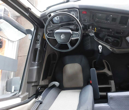 Седельный тягач Howo-Max 6x4 ZZ4257V424KE1CK газовый на метане