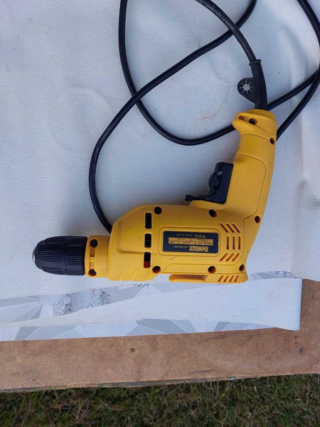 новый Дрель-шуруповерт DeWALT DCF 850 w