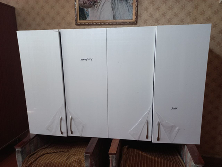 Продаётся антресоль (настенный шкаф) и 2 зеркала (130х45 и 100х50)  [