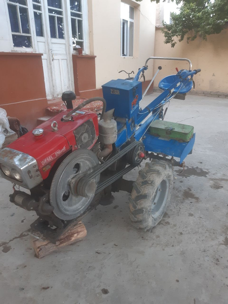 Zubr traktor sotiladi.holati yaxshi hamma  narsasi ishlaydi  aloqaga c