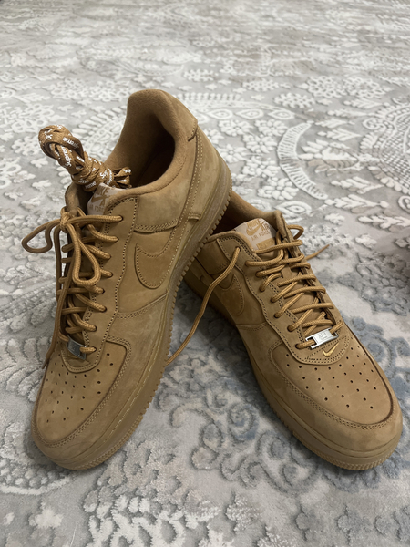NIKE оригинал продается