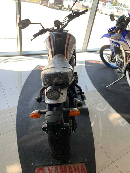 YAMAHA XSR 700 street fighter