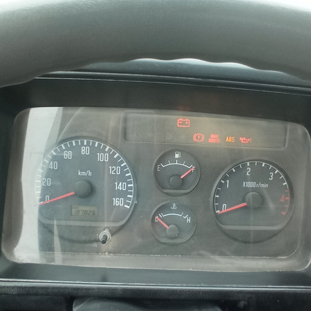 Isuzu 2013 yil 190 ming yuigan radnoy moshina