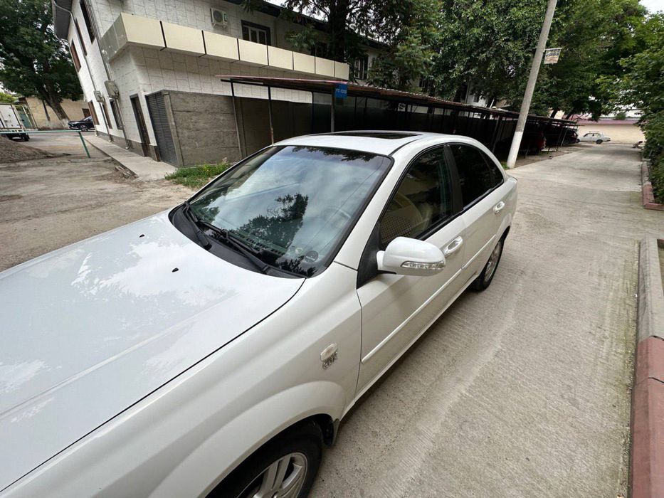 Продается chevrolet Lacetti 1.8
