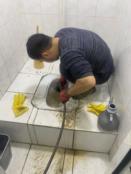 Kanalizatsiya tozalash xizmati 24/7 Toshkent boʻylab