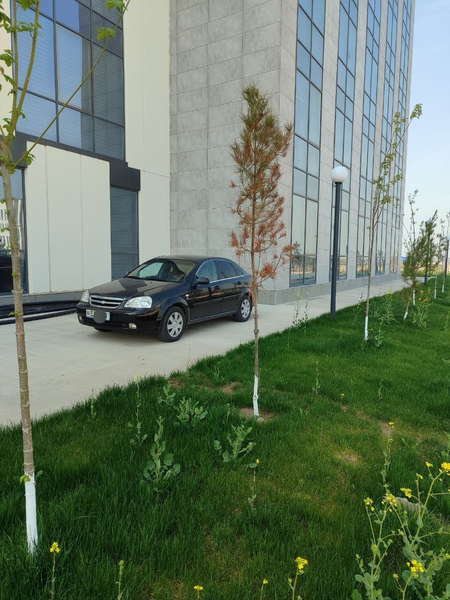 Lacetti (1.8 mexanika) sotiladi.
