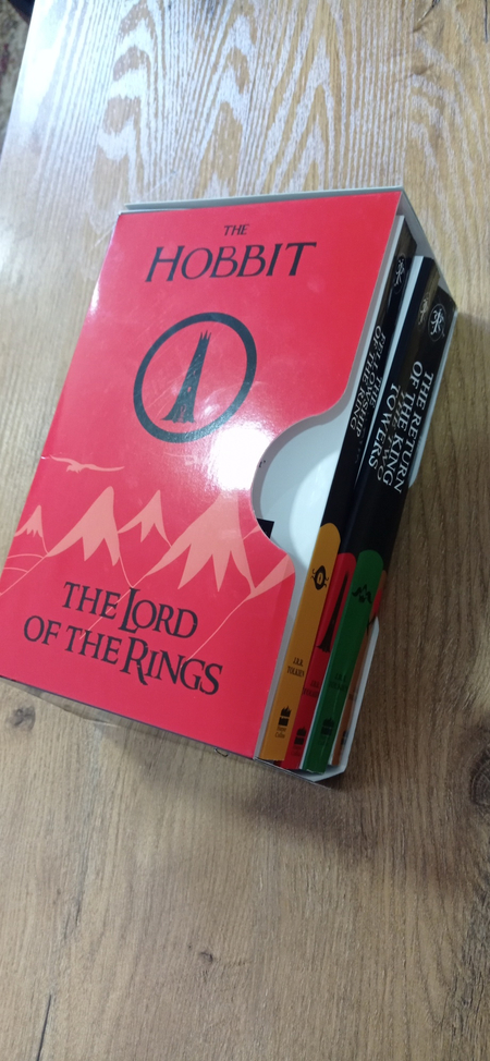 The Lord of the Rings and The Hobbit. Ingliz tilida