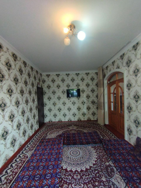 Qoraqamish 1/4/4 srochno sotiladi
