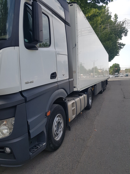 Тягач с полуприцепов