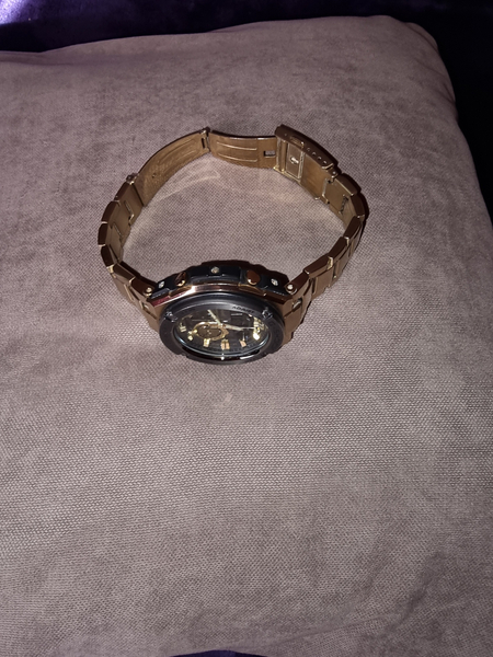 Продам Часы G-Shock GST-210GD