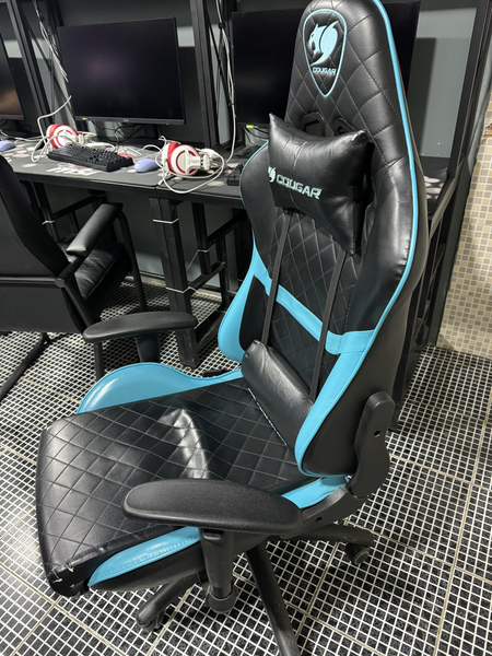 Продам кресло Cougar armor one blu