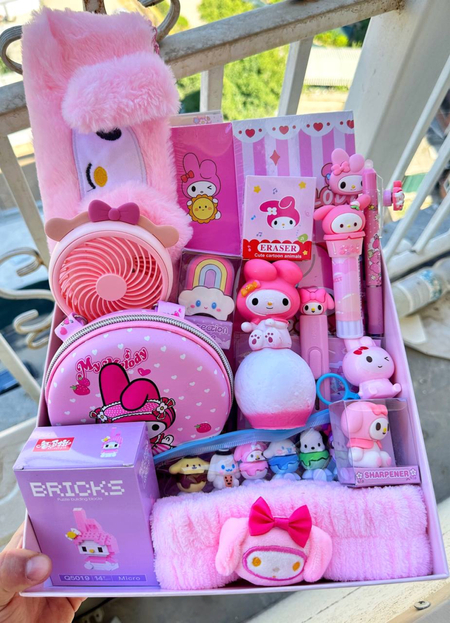 Подарочные боксы Kuromi,Mymelody,Hello Kitty, Авокадо,Стич,Лапка