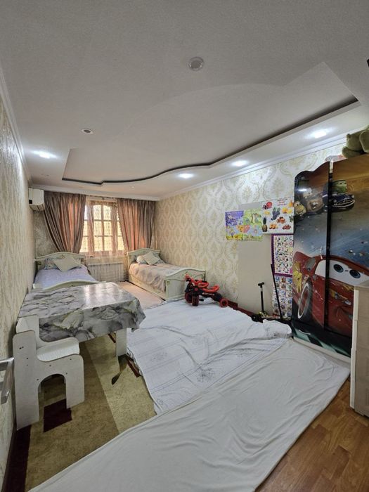 Продается 6 комнатная квартира на 1 этаже, адрес Самгаси ор. 20 школа