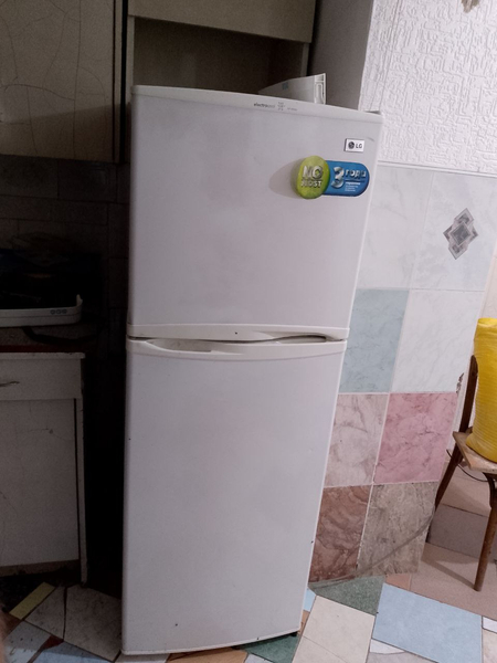 Холодильник сотилади