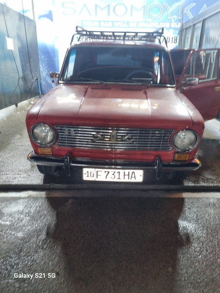 Ваз  21 02 сотлади
