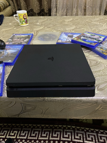 Playstation 4 slim ps4