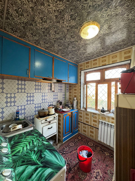 Чирчик шахри 1 хонали сотилади 30 квадрат 1 Этаж Нархи 20500$