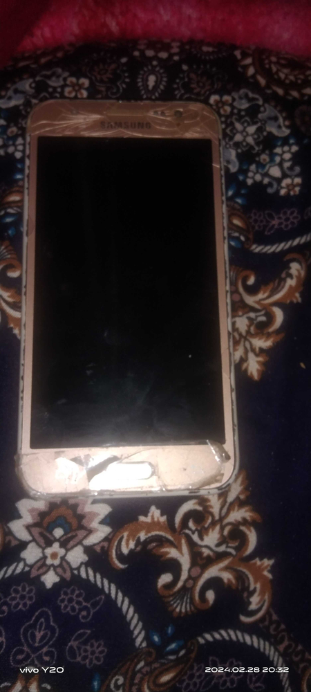 Телефон b.u Samsung galaxy J 5 арзон нархда планшет Irbis b.u ишлайди.