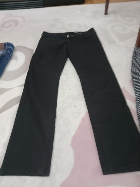 Продаю чёрные джинсы Mango