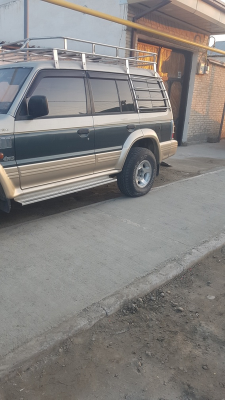 mitsubishi pajero 2