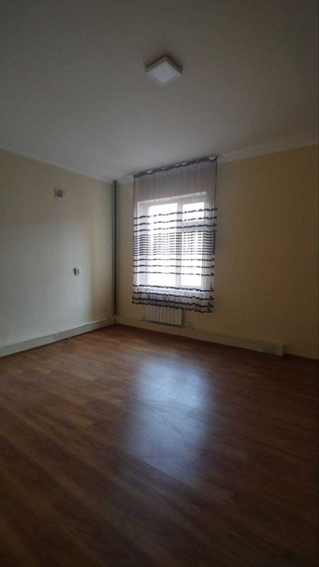Farg\\\'ona sh. Frunziskiy 4  maktab 4 xonali kvartira sotiladi.