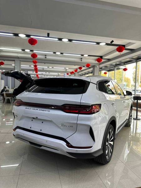 Byd Song Plus Champion oq va qora nalichida tayyor