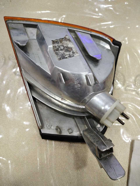 Продается поворотник на Mercedes W202