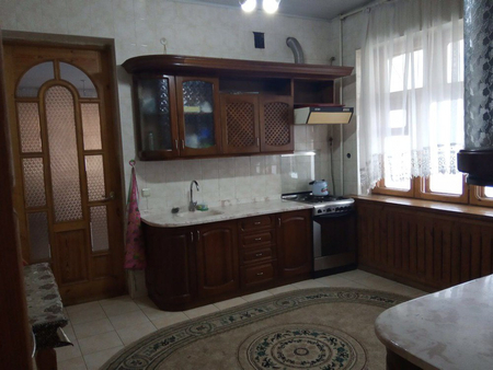 Nazarbek Turkustonda  Tayyor hovli sotiladi