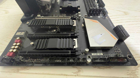 Материнская плата Gigabyte B450 AORUS PRO, своя