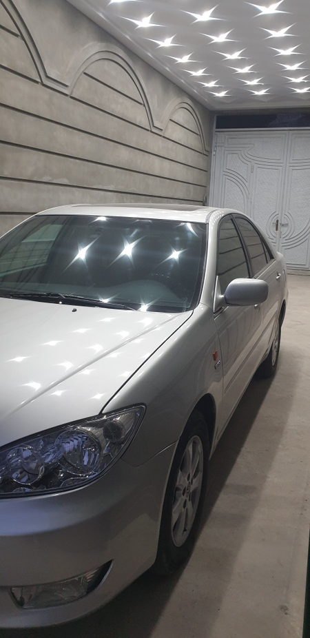 Tayota Camry sotiladi