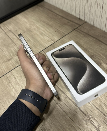 Phone 15 pro sotiladi 256gb 88 emkost