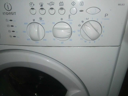 Продам стиральную машину Indesit WIL 83