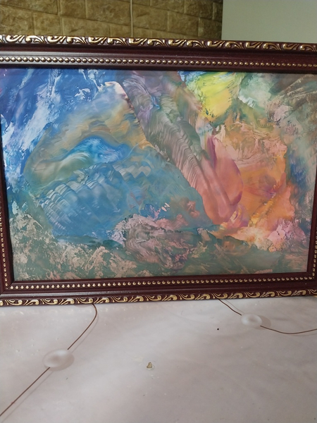 Продаю картины в рамках  недорогоо
