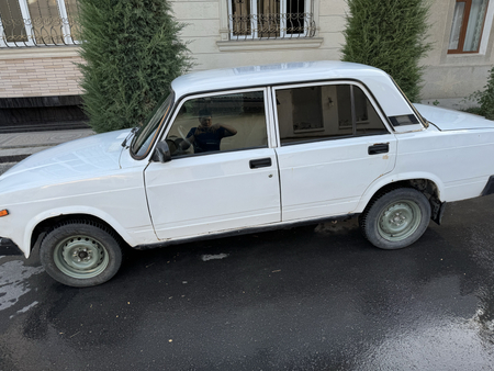 Vaz 2107 sotiladi